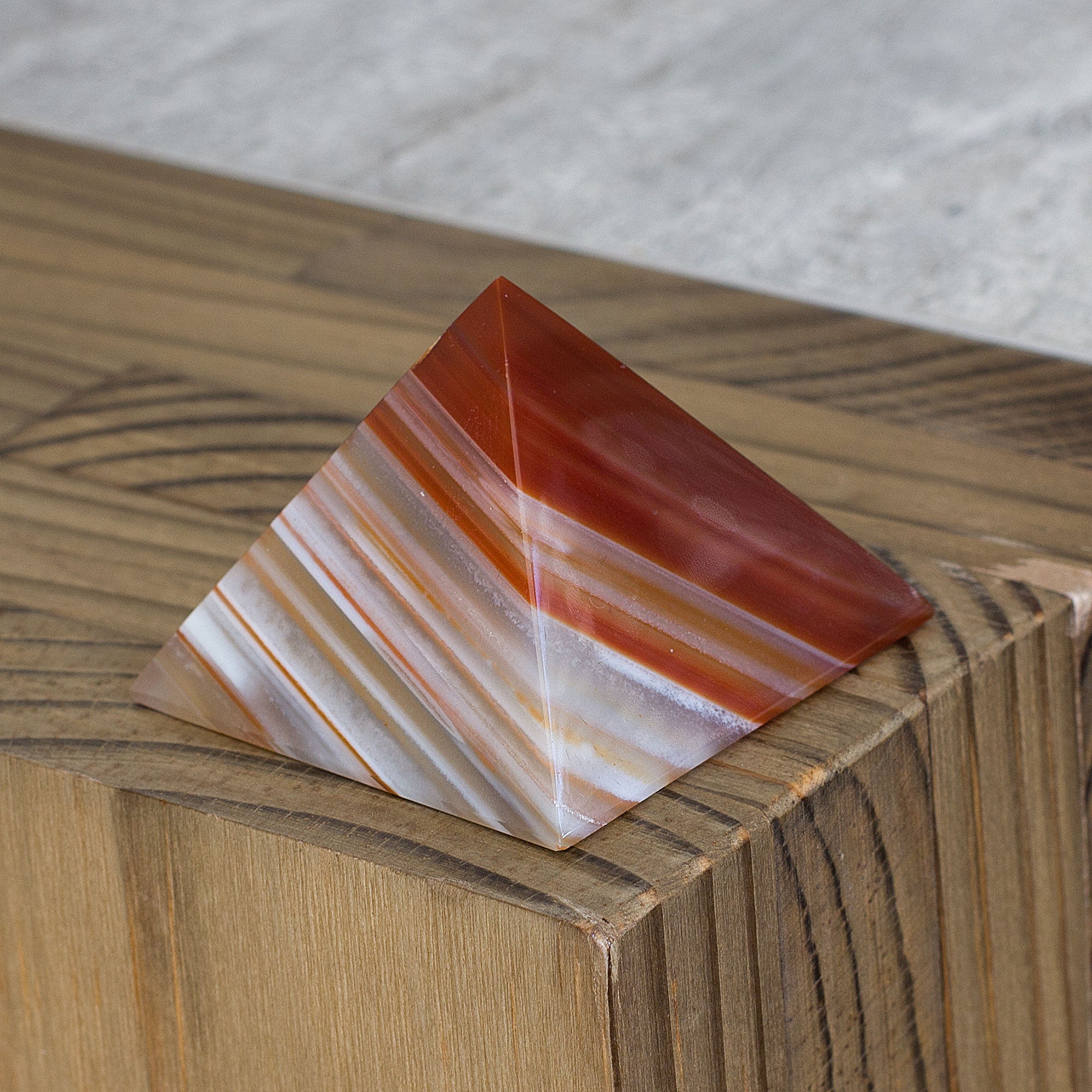 Agate Pyramid - Orange & White - Mi Chakra